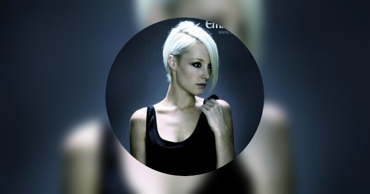 Emma Hewitt - Nghe nhạc và Tải bài hát, album, MV mới nhất trên Zing MP3